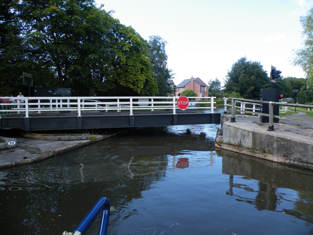Travelling the Canals of England: Locks and Old Friends