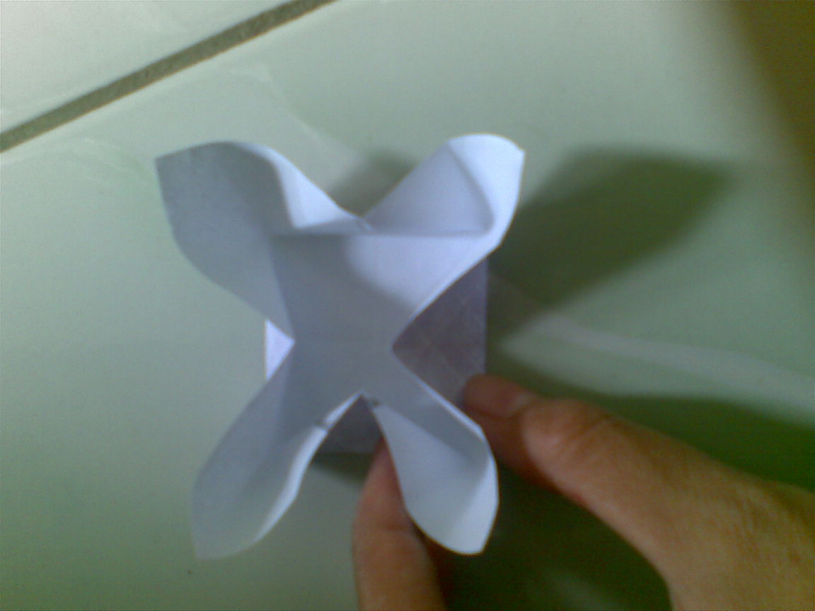 BRT: Cara membuat bentuk bunga menggunakan kertas origami