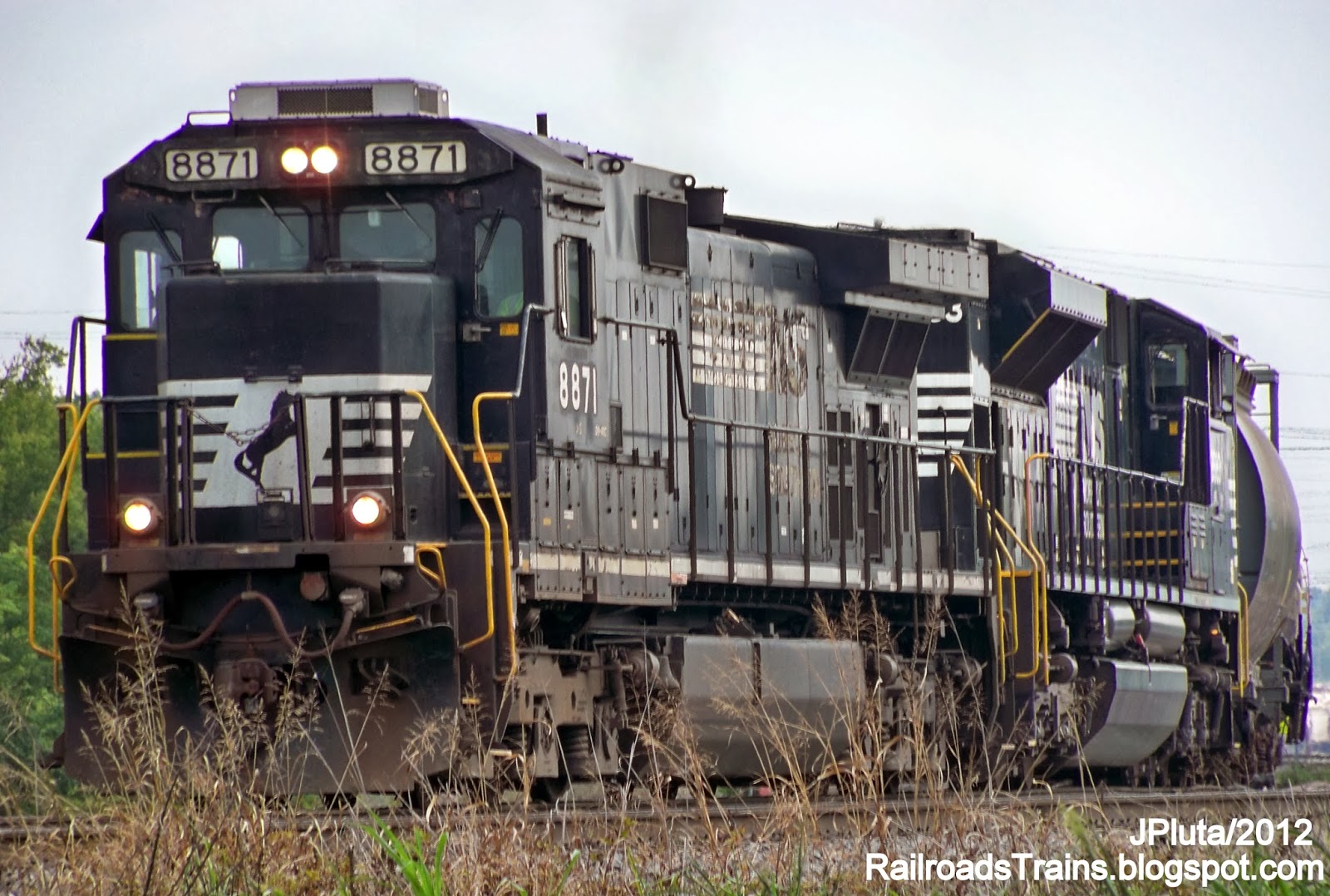 RAILROAD Freight Train Locomotive Engine EMD GE Boxcar BNSF,CSX,FEC,Norfolk Southern,UP,CN,CP ...