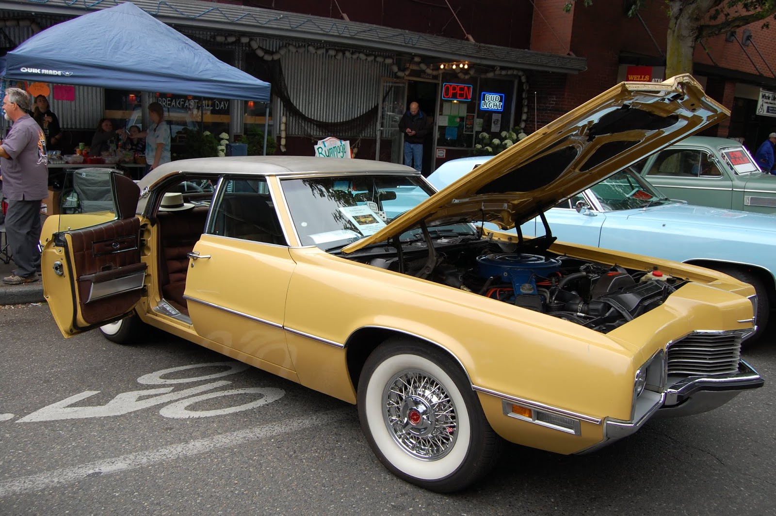 Seattle's Old Cars: 1971 Ford Thunderbird - Four Door Landau