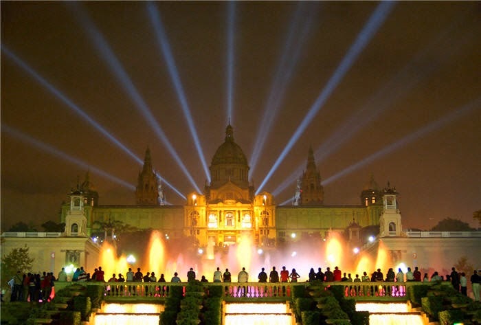 City Travel Guides: Montjuic Magic Fountain Show