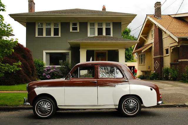 OLD PARKED CARS.: 1958 Triumph TR-10.