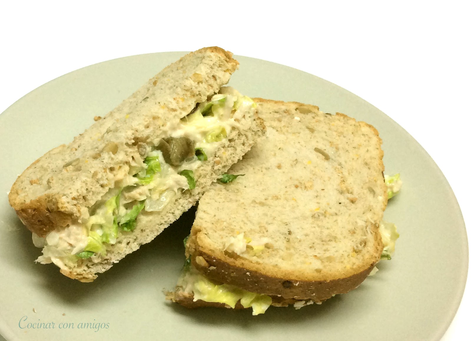 Sandwich de atún, lechuga y alcaparras | Cocinar con amigos