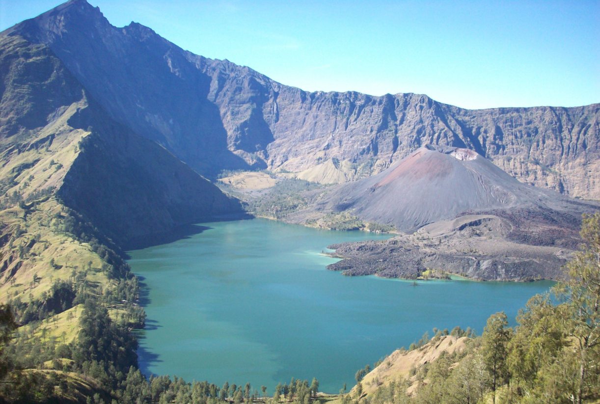 Flake of a paradise, Lake Segara Anak, Rinjani-Indonesia | Southeast ...