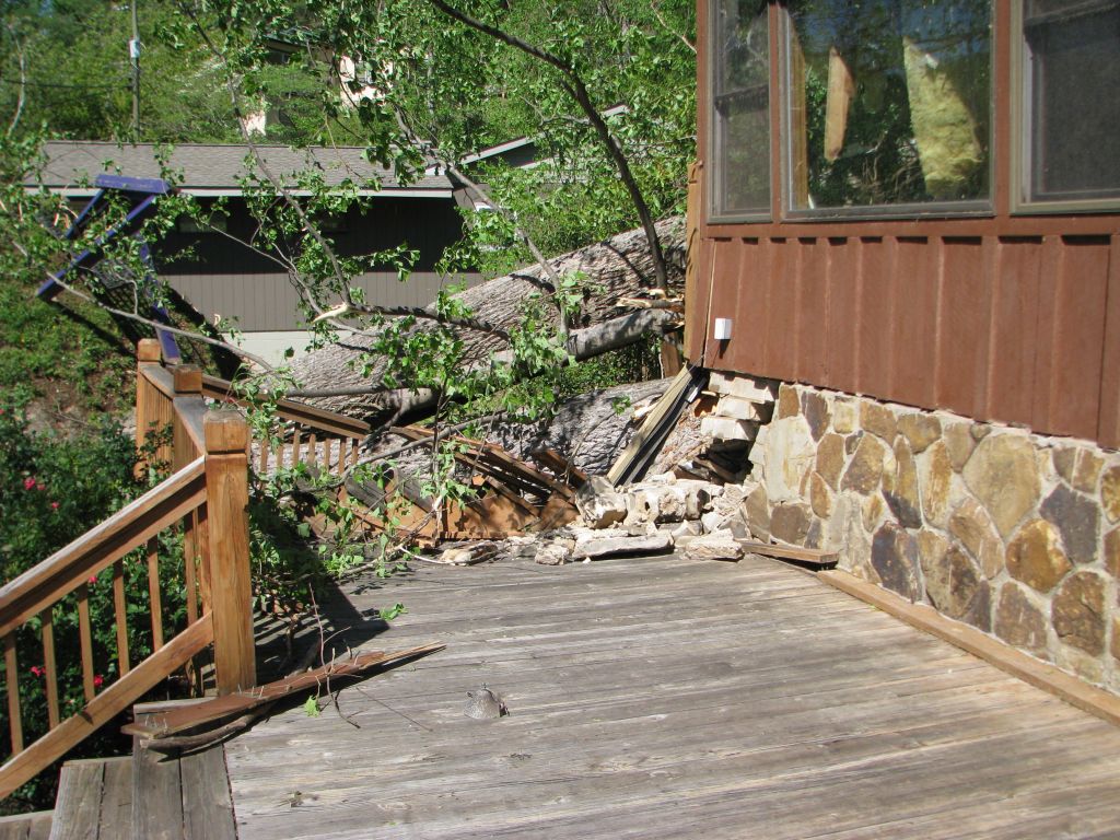 Blue Fish Lodge: Timpson Cove Tornado, Chapter 3 - Woody's House