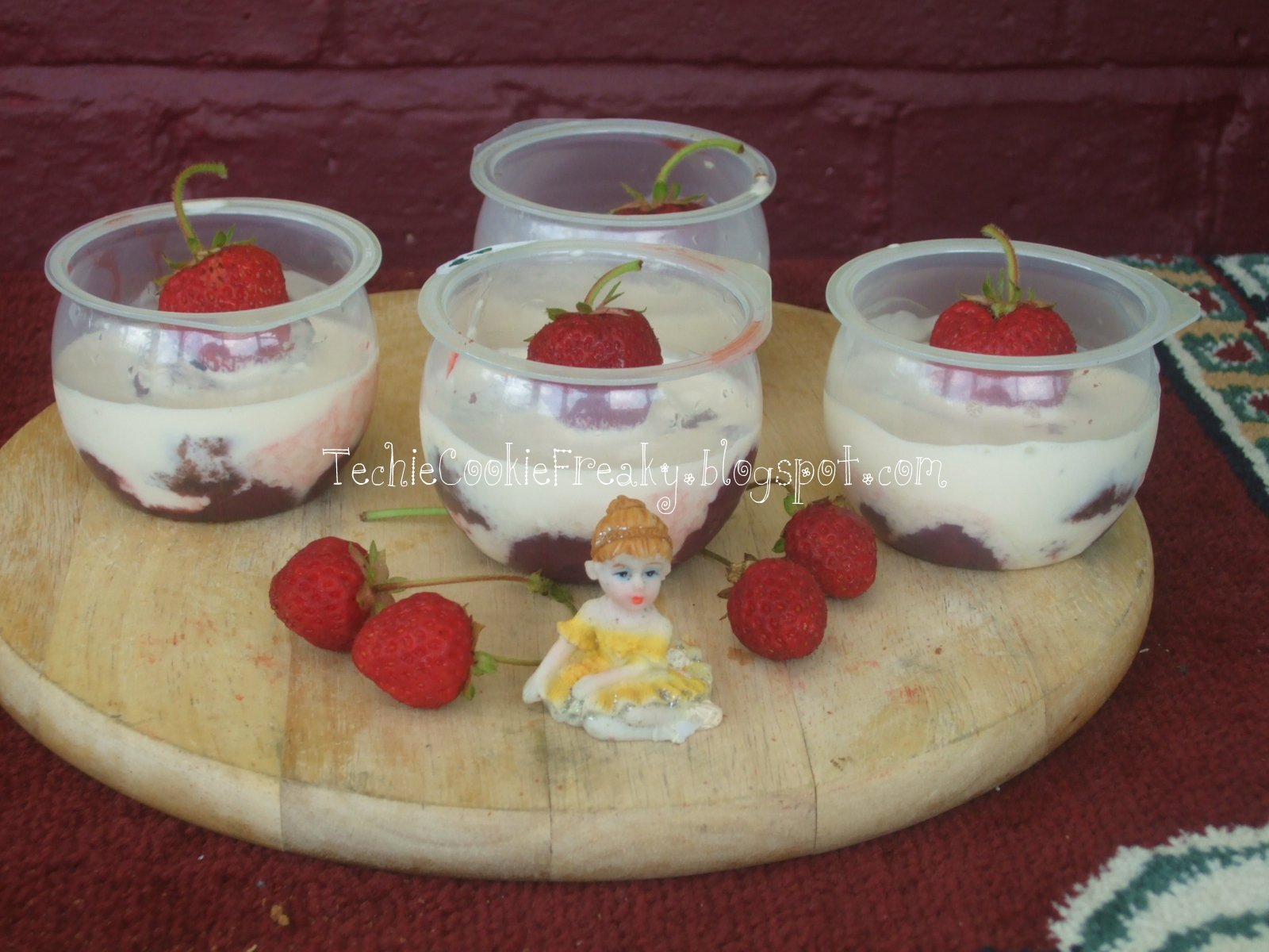 Techie.....Cookie......Freaky.........: Strawberry Trifle
