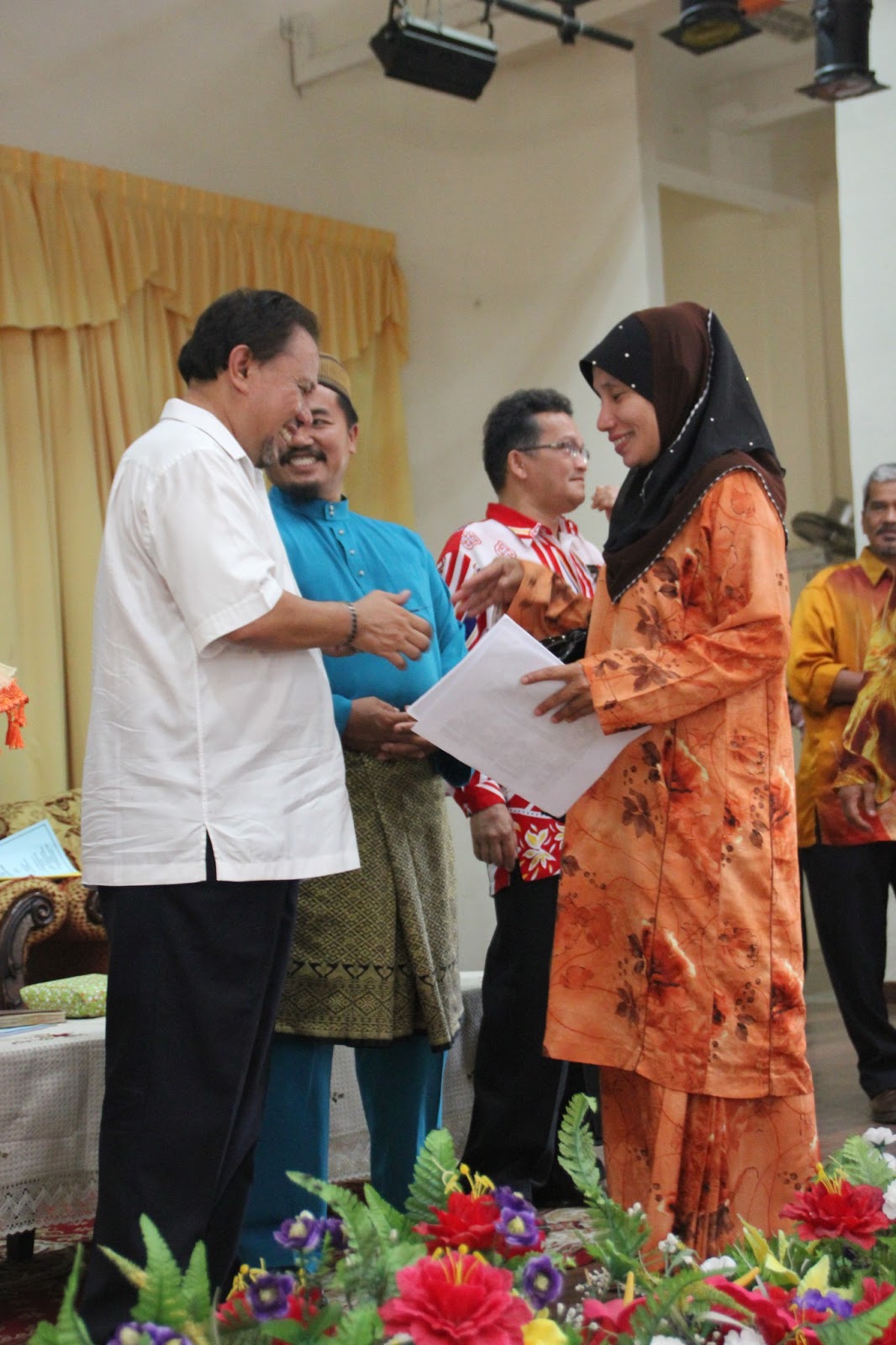 SMK JELAI: TERIMA KASIH YB DATO`ISMAIL LASIM(ADUN SENALING) MENYERAHKAN ...
