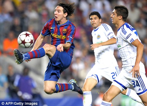 Lionel messi: Action Wallpapers Of Lionel Messi Barcelona