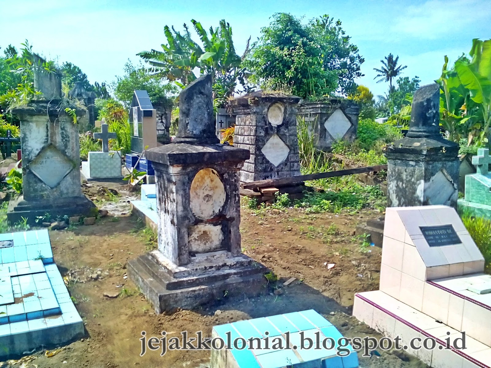 Jejak Kolonial: Kerkhof Cilacap ; Monumen Kematian di Tepi Pantai