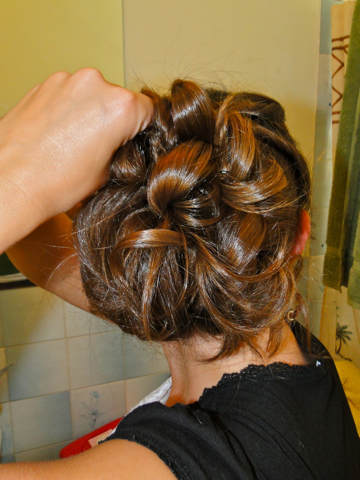 Raising 4 Princesses: upsy daisy updo tutorial