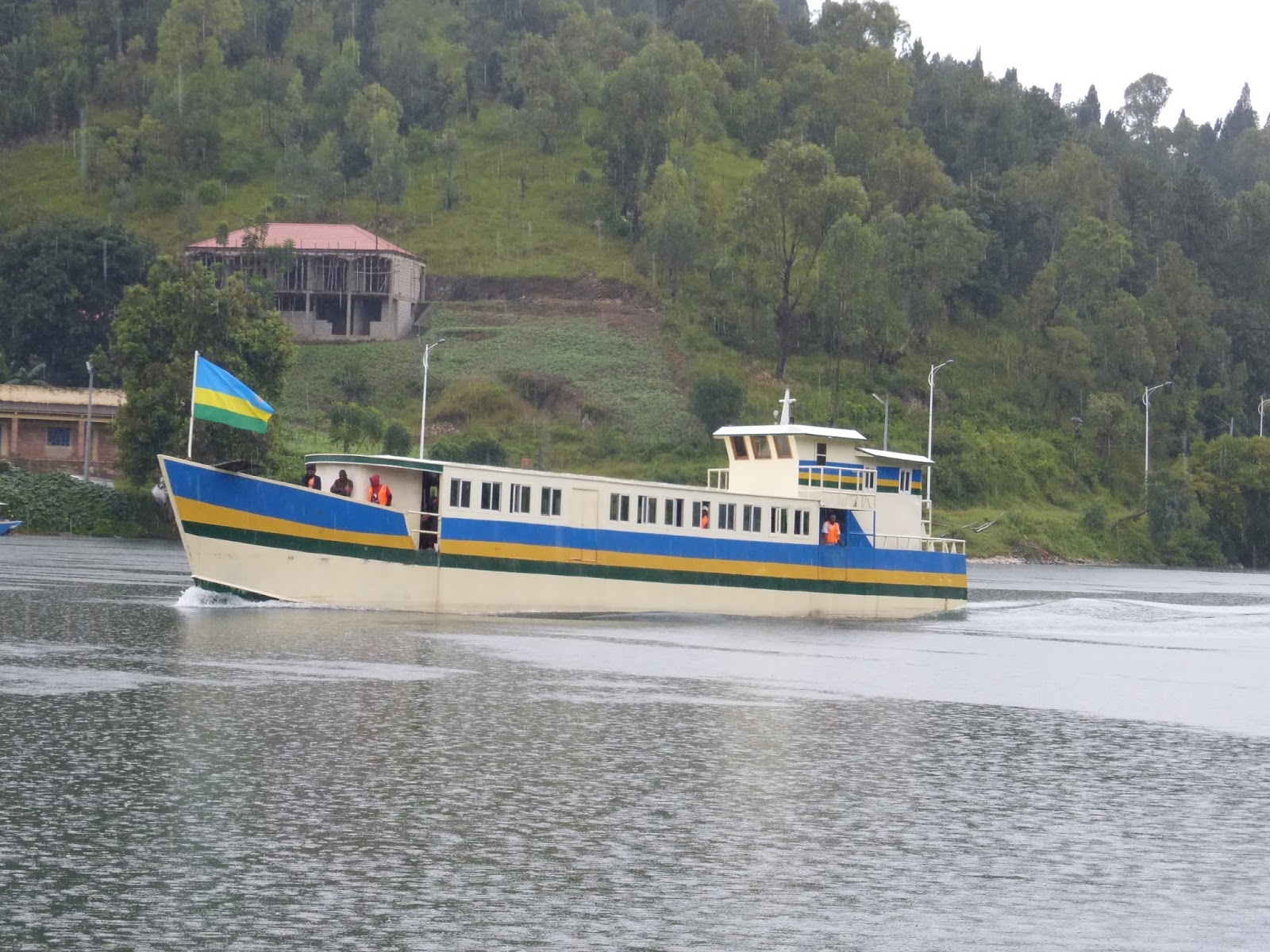 Budget travel in Rwanda. Lake Kivu.