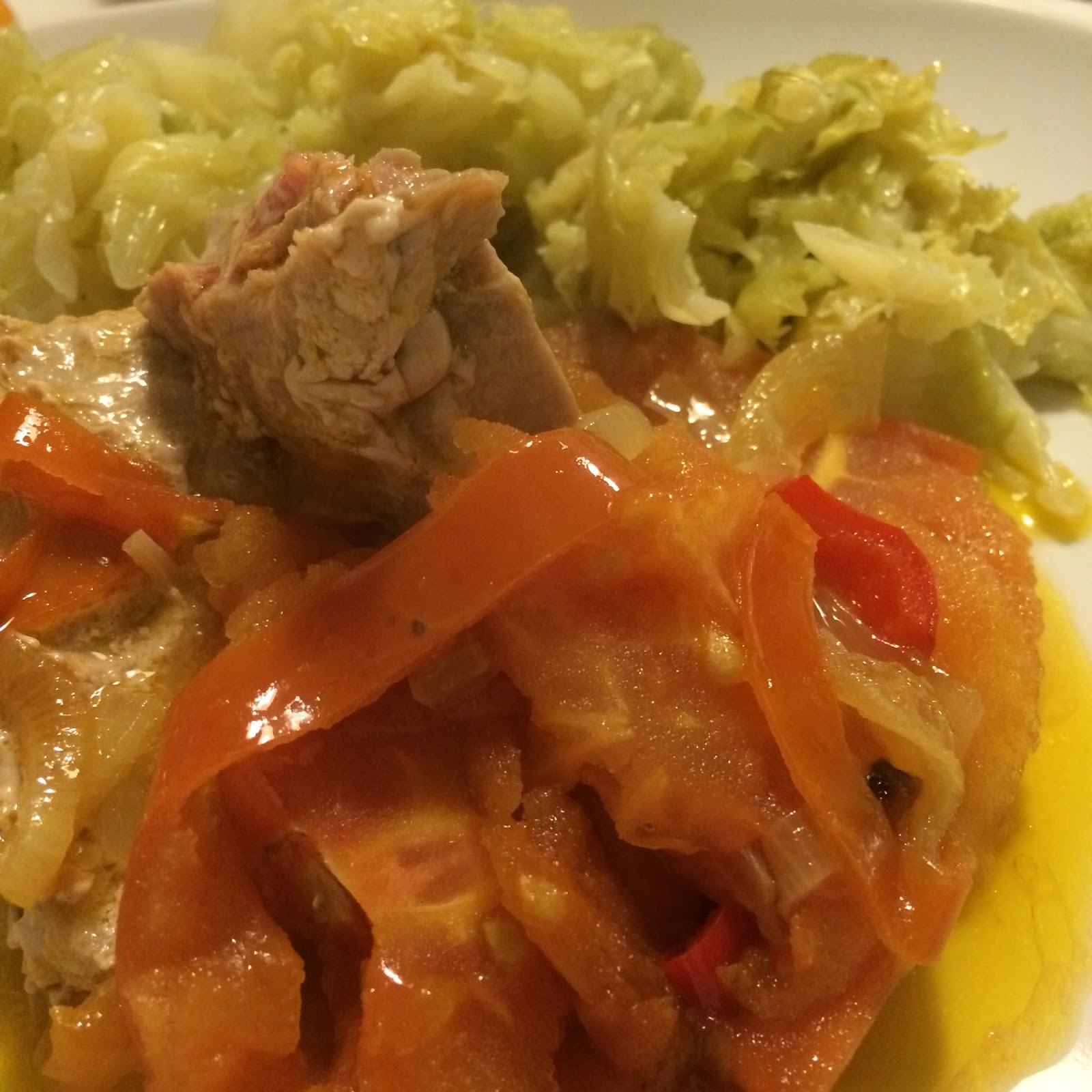 Há sempre qualquer coisa!: Atum de cebolada com couve coração salteada