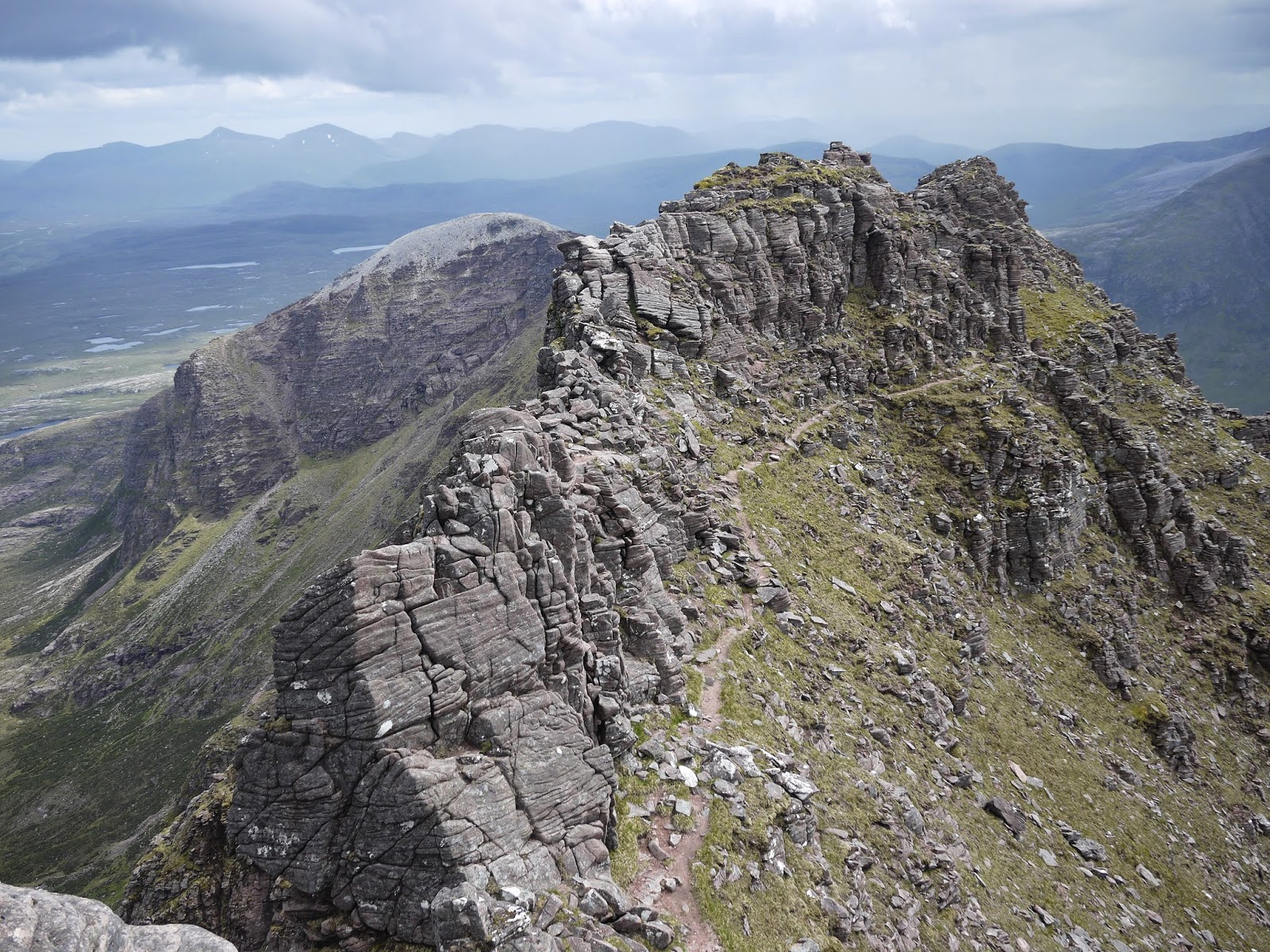 TARMACHAN MOUNTAINEERING: AN TEALLACH