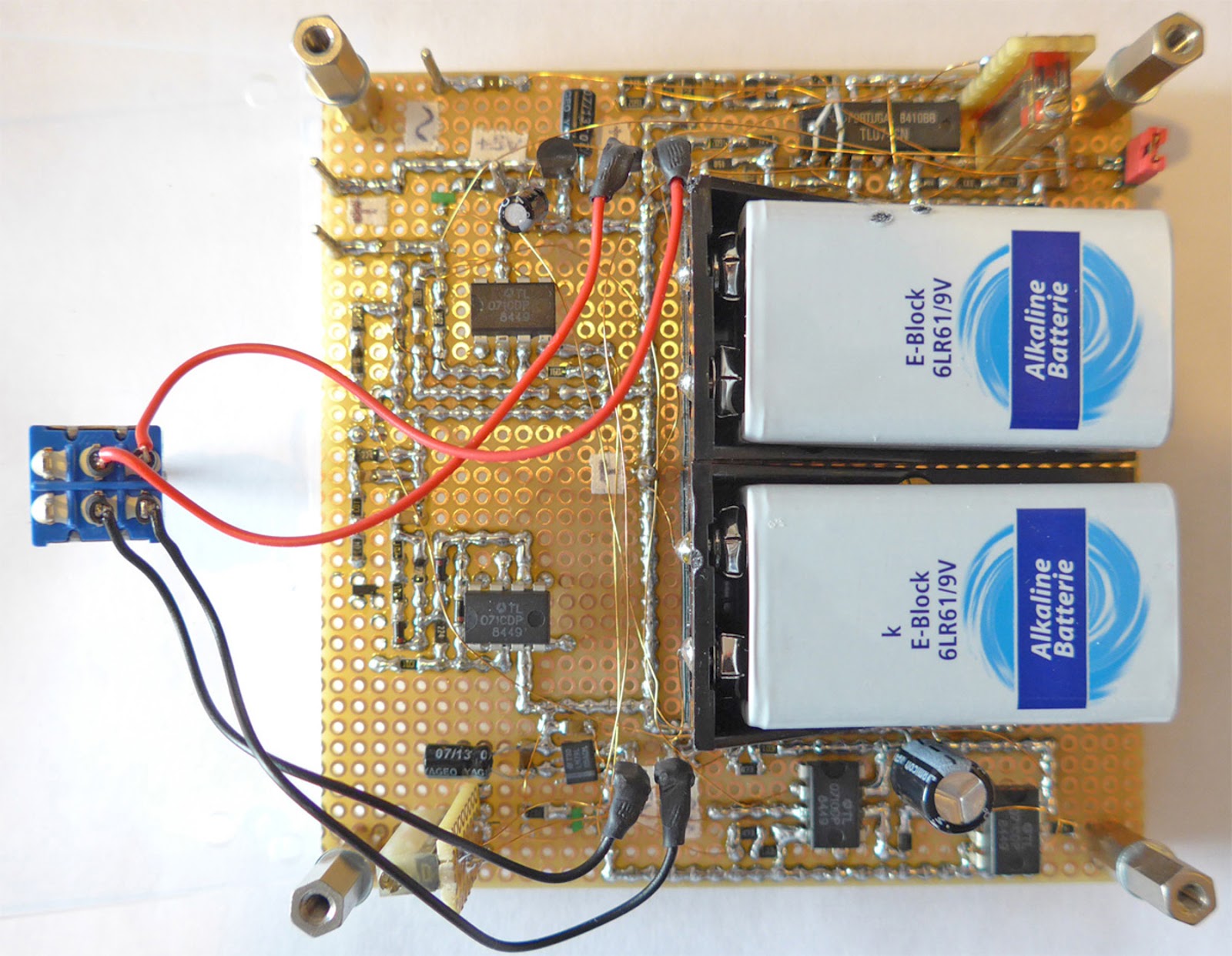 Technik Projekte: Sinusgenerator mit niedrigem Klirrfaktor