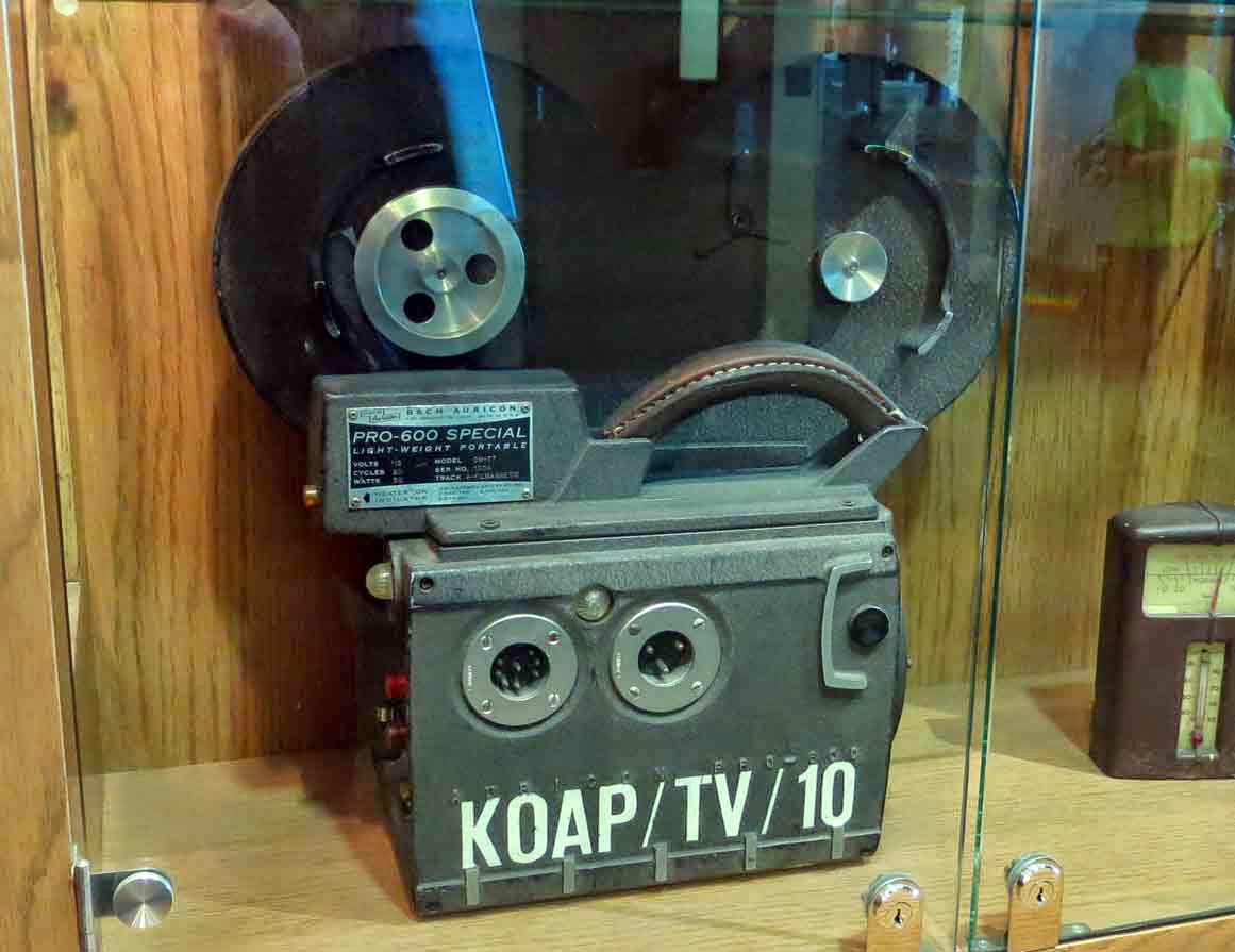 The ZehnKatzen Times: [pdx] KOPB Open House, Complete With Celebrity ...