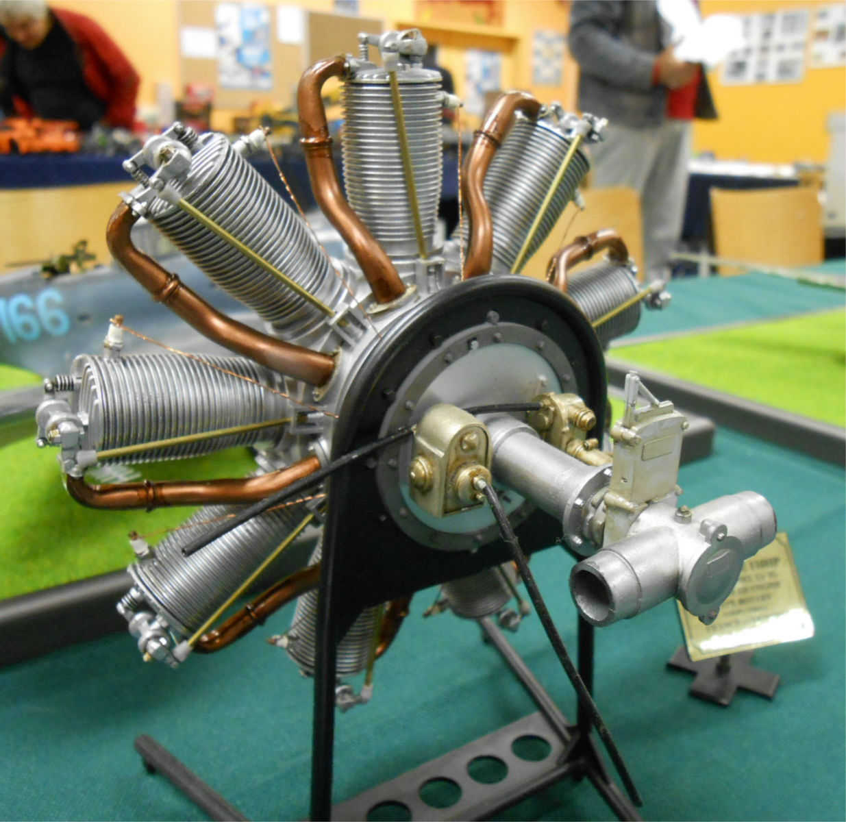 Les moteurs rotatifs d'avions.