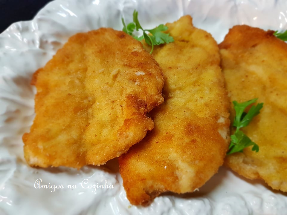 Amigos na Cozinha: Bife de frango panado com farinha de amêndoa