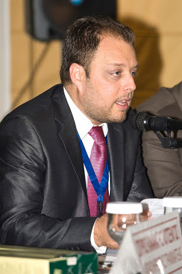 PATRINAKI: ΠΑΤΡΑ : ΚΑΙ ΜΕ ΤΟ ΝΟΜΟ ΕΚΤΟΣ ΕΡΓΑΤΙΚΟΥ ΚΕΝΤΡΟΥ ΟΙ ...