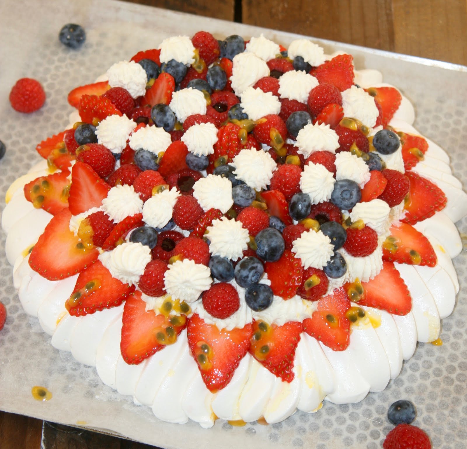 PAVLOVA AUX FRUITS ROUGES