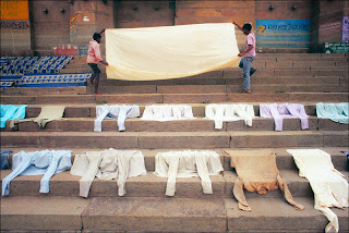 Silviu Pavel : india. washing instructions (varanasi)