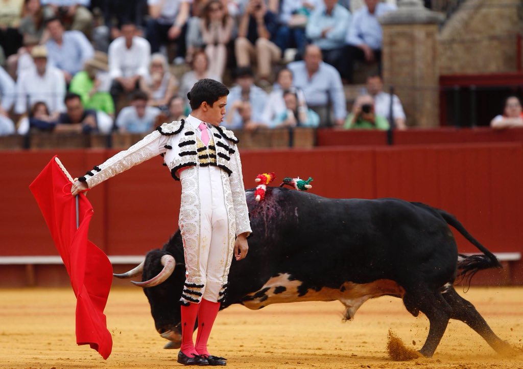 Gelán Noticias: TOROS.- David Salvador, que cortó una oreja y dio una ...