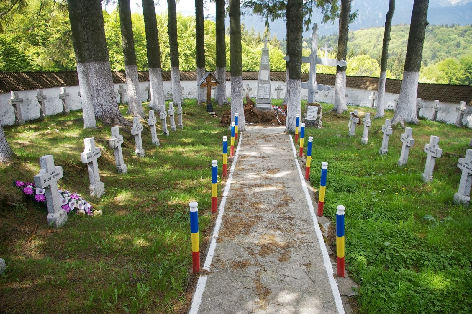 Pe drumul cel bun: Tabla Butii si Cimitirul Eroilor