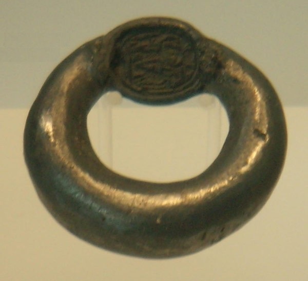 La Iberia Mágica: El escarabeo del barco fenicio de la playa Isla de ...