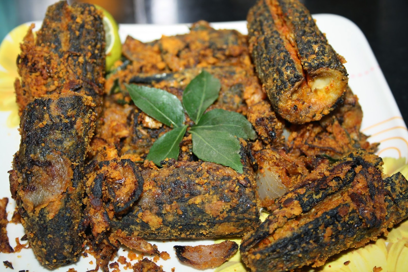 DARSHU'S KITCHEN: BITTERGOURD BESAN FRY / KAKARAKAYA SENAGAPINDI VEPUDU