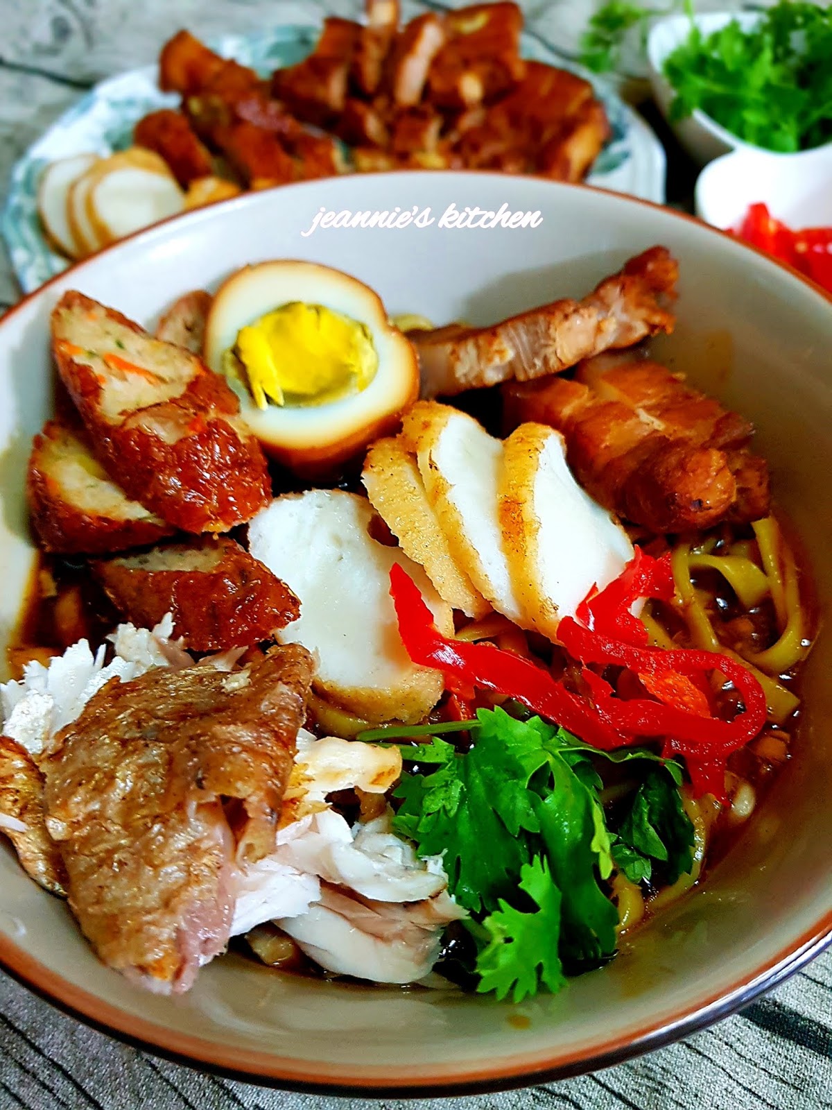 Jeannie62 Kitchen: LOR MEE (卤面) BRAISED NOODLES