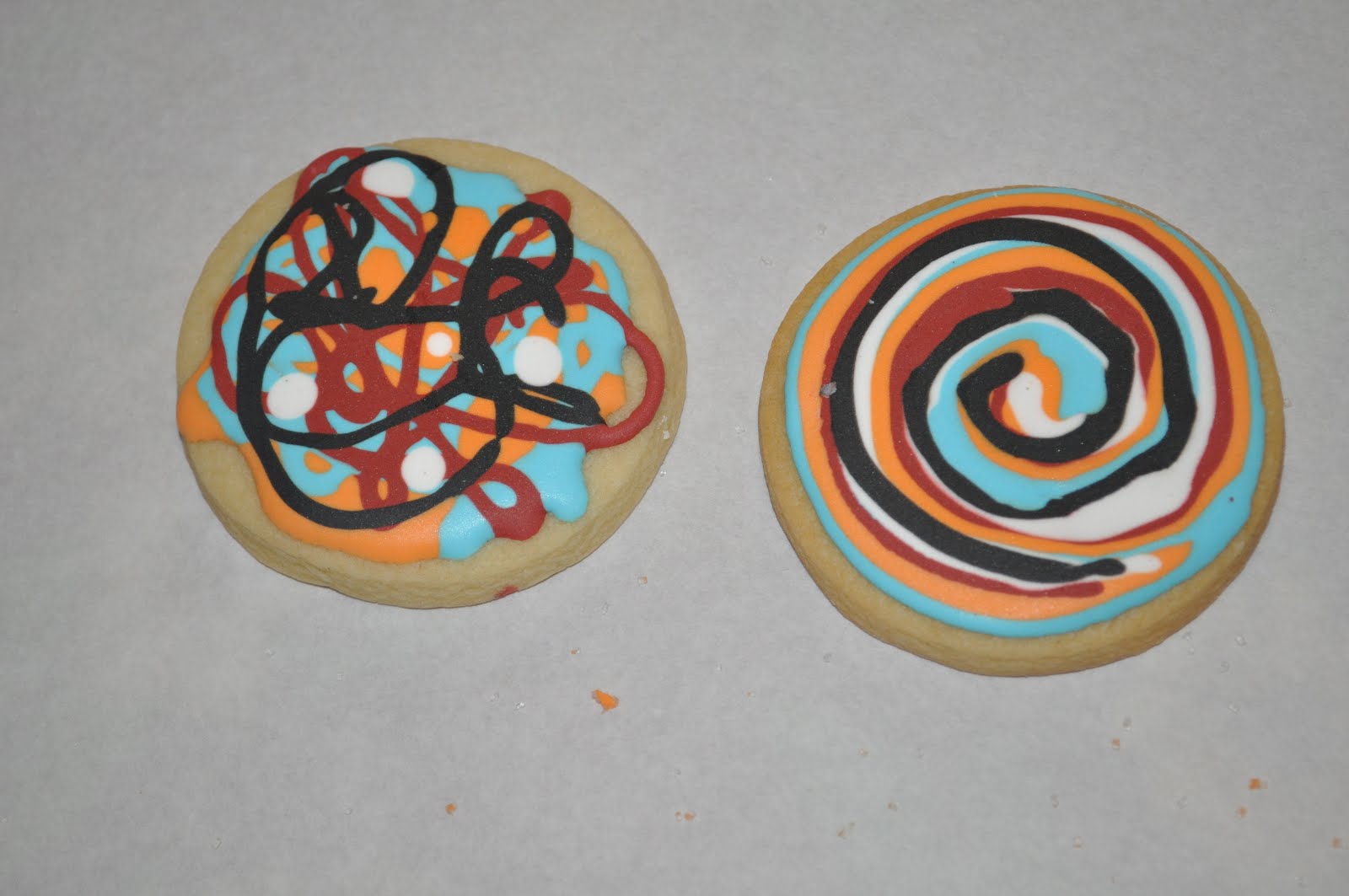 Peace Sign Retro Cookie Designs with Royal Icing – How to make a spiral ...