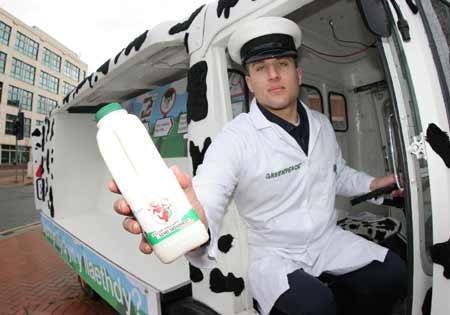 A través de un faro...: La herencia del lechero... :)