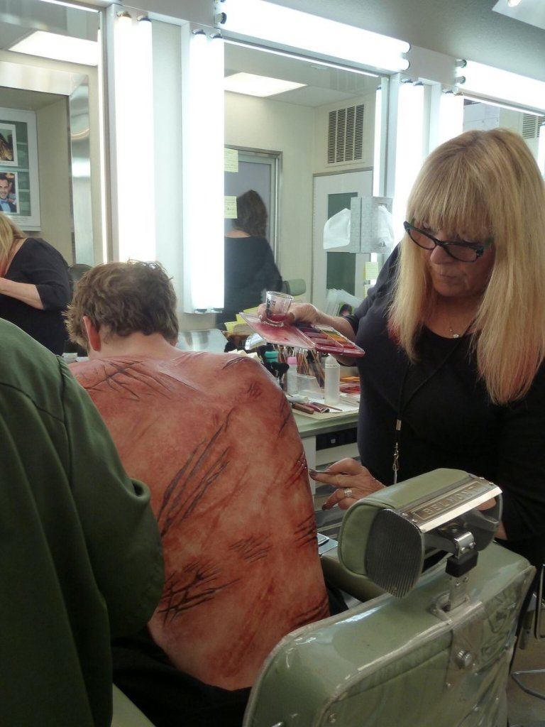 Ve Neill comparte nuevas imágenes del detrás de escena del maquillaje ...