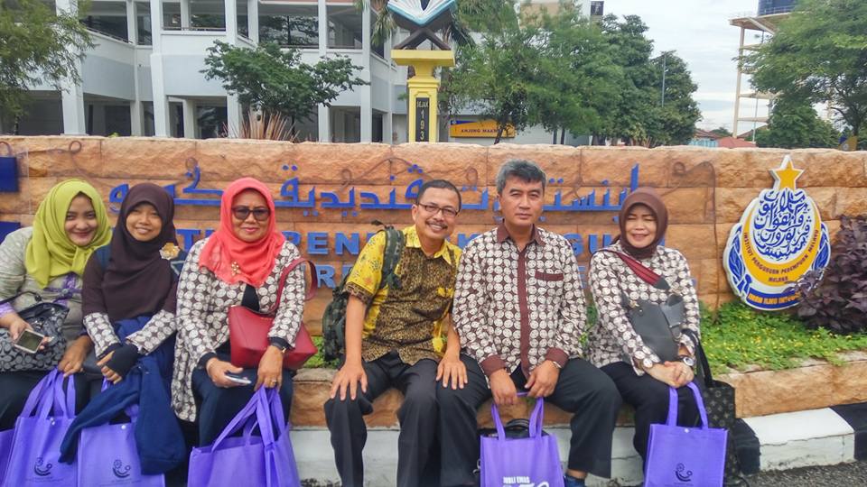 Dusmar Cikgu: Laporan Studi Banding Kepala Sekolah dan Guru Berprestasi ...