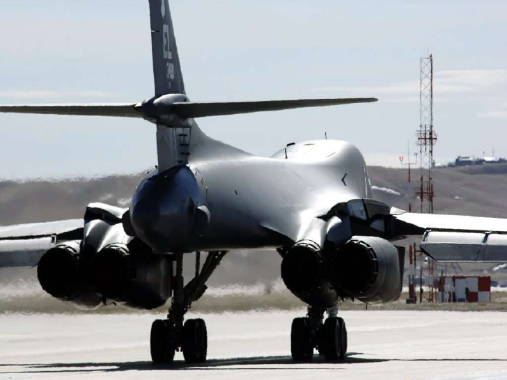 SI VIS PACEM, PARA BELLUM: Il bombardiere strategico Rockwell B-1 Lancer