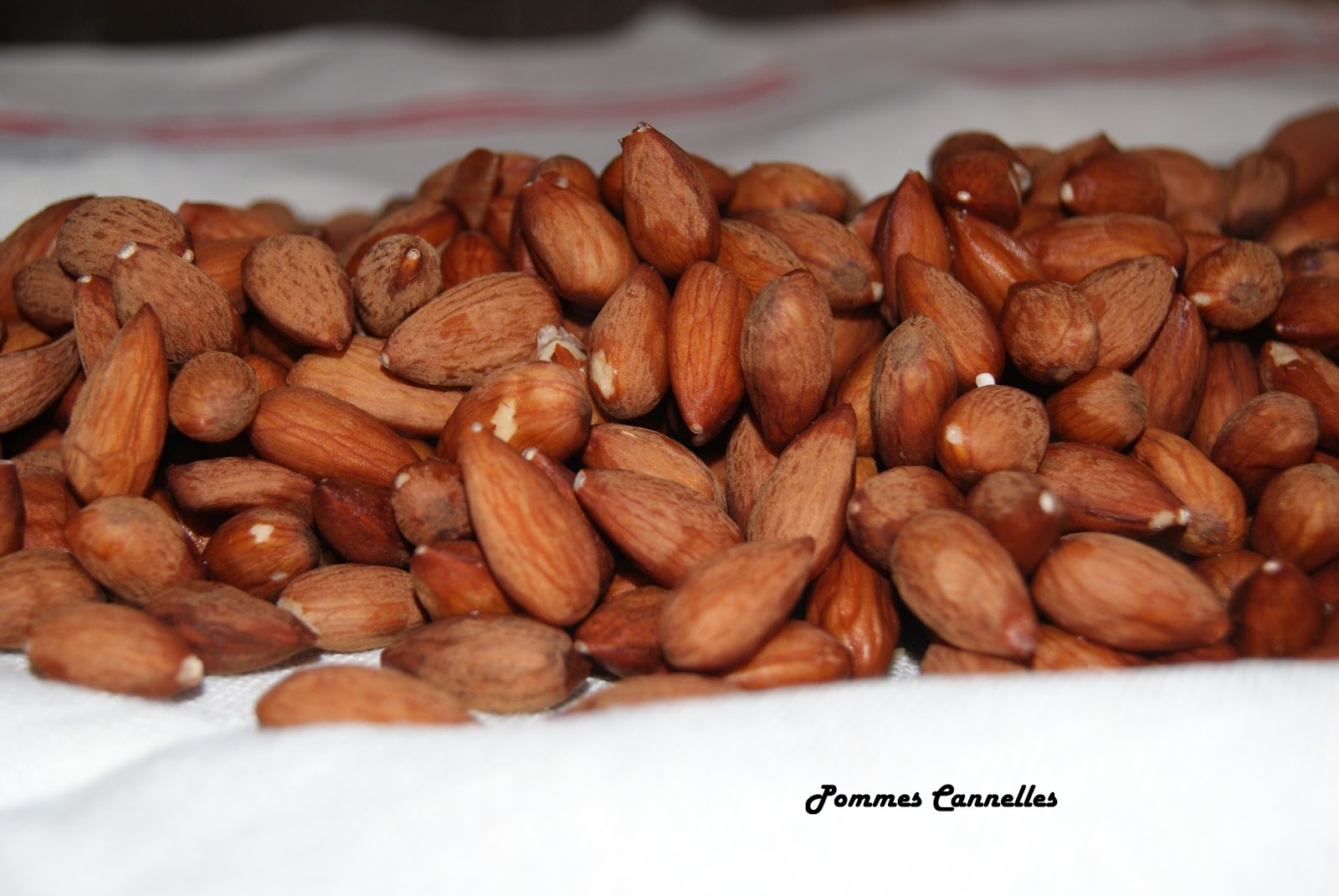 Pommes Cannelles: Comment émonder des amandes