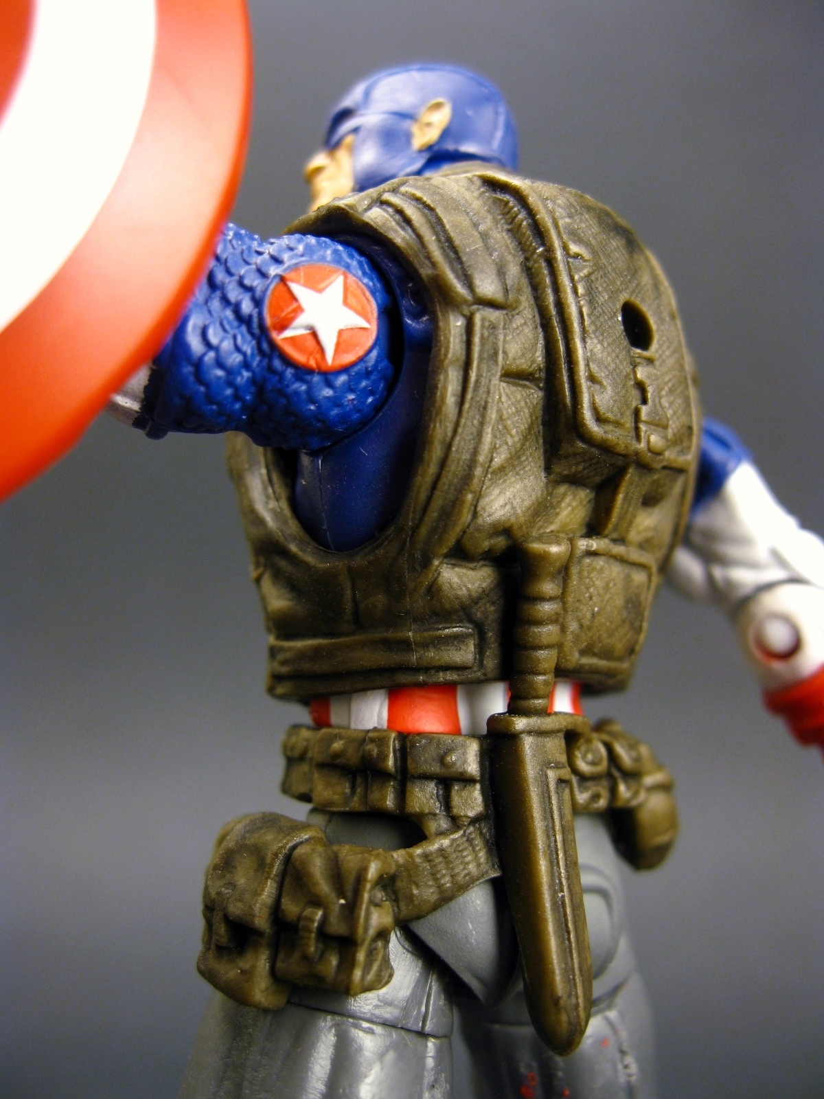 Chase Variant: The Avengers 3.75" Super Shield (Ultimates) Captain America