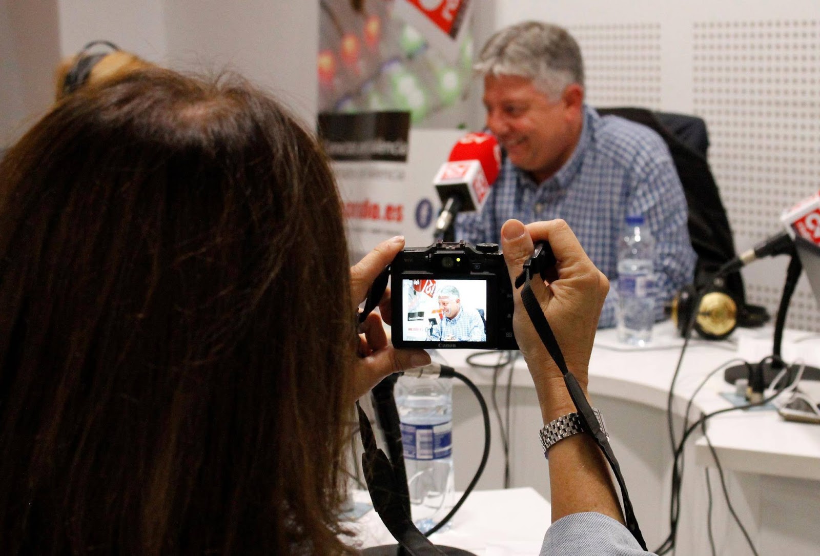 Cierta Distancia: Programa de radio