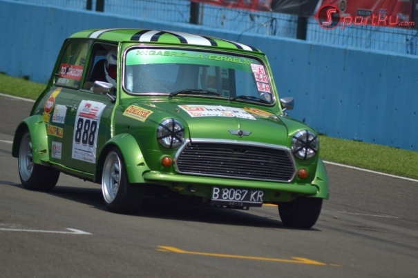 Classic Car: Mini Cooper Classic Racing