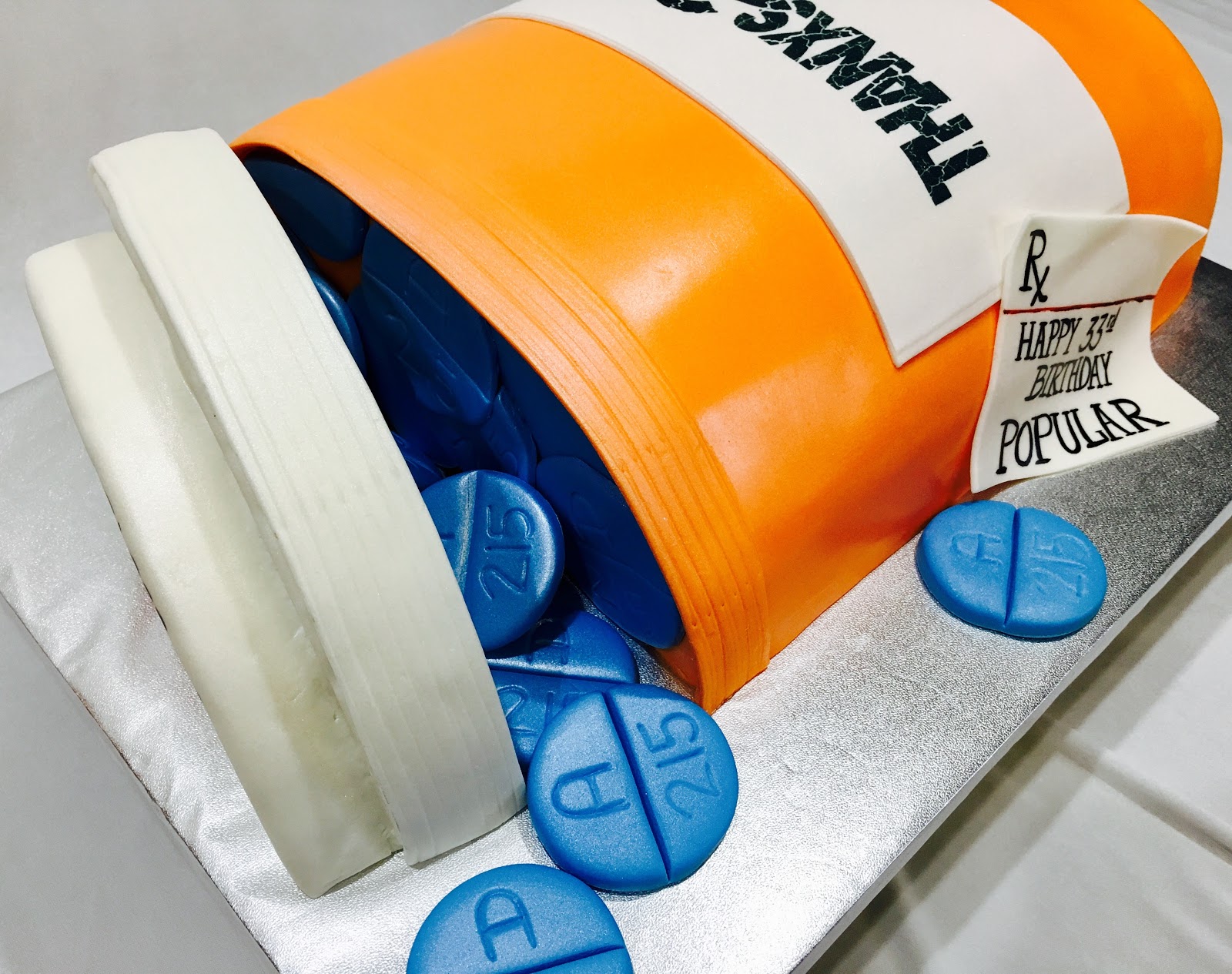 MyMoniCakes: Medicine bottle with opened lid cake