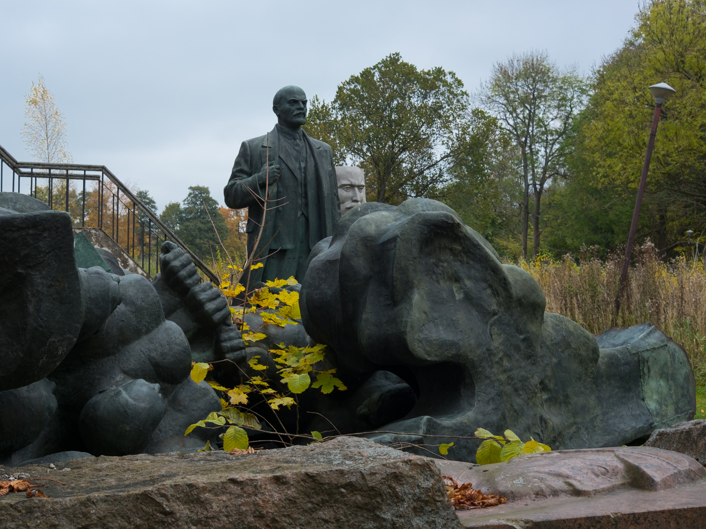 Hello Talalay: Old Soviet Monuments Behind The Tallinn Maarjamäe Palace ...