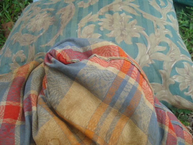 KETUMPIT: BANTAL TRADISIONAL OBJEK