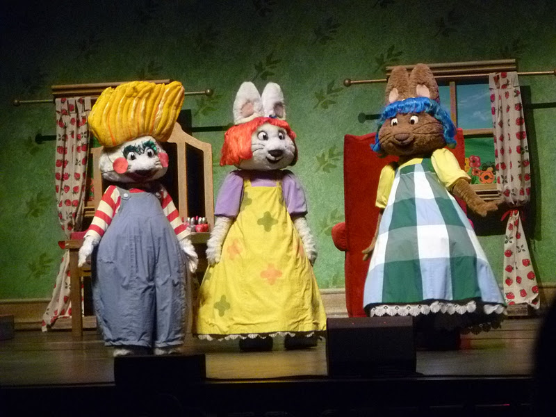 Evan and Lauren's Cool Blog: 10/19/11: Max and Ruby Bunny Party Live Show