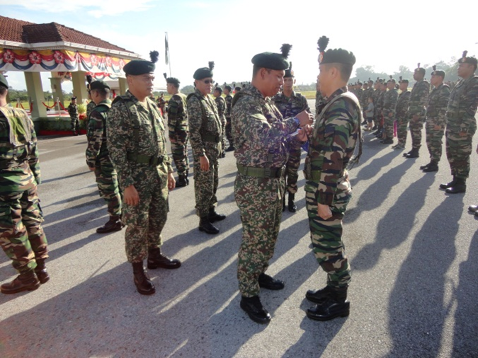 Portal Bujang Berani 10 RRD: PERBARISAN HARI ULANG TAHUN 10 RRD YANG KE-35