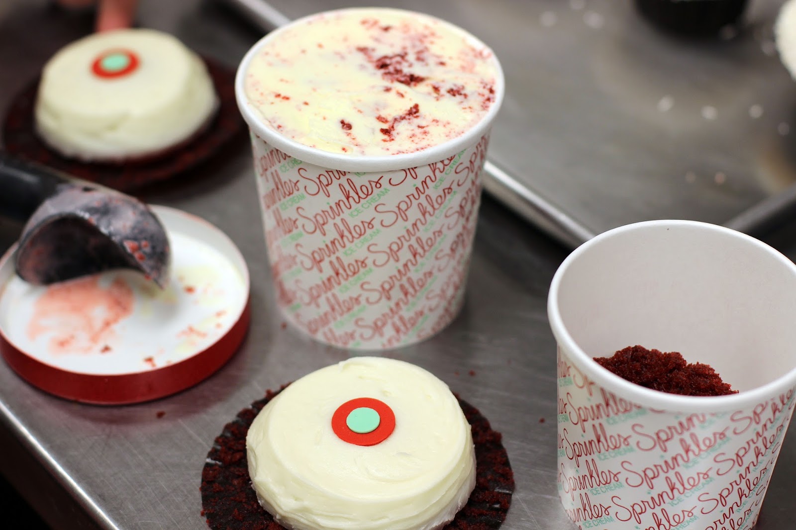 Chicago Eats: Red Velvet Sprinkles Sundaes | chicago foodie girl
