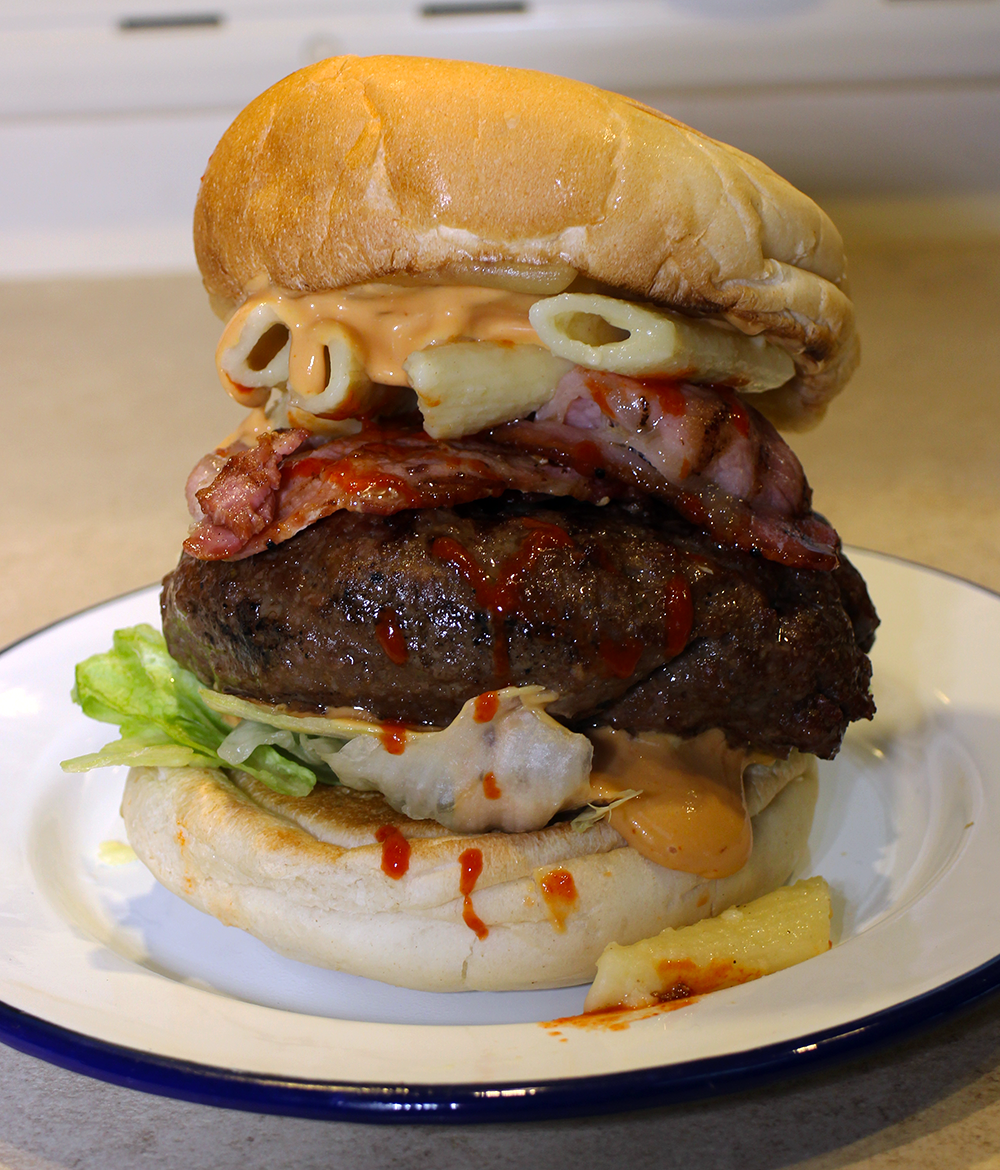 In My Caravan Kitchen: Beefburger with Bacon, Cheesy Pasta and Spicy Sauce