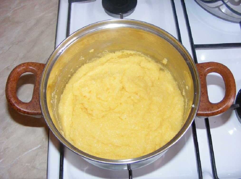 Mamaliga de casa | Preparatedevis.ro