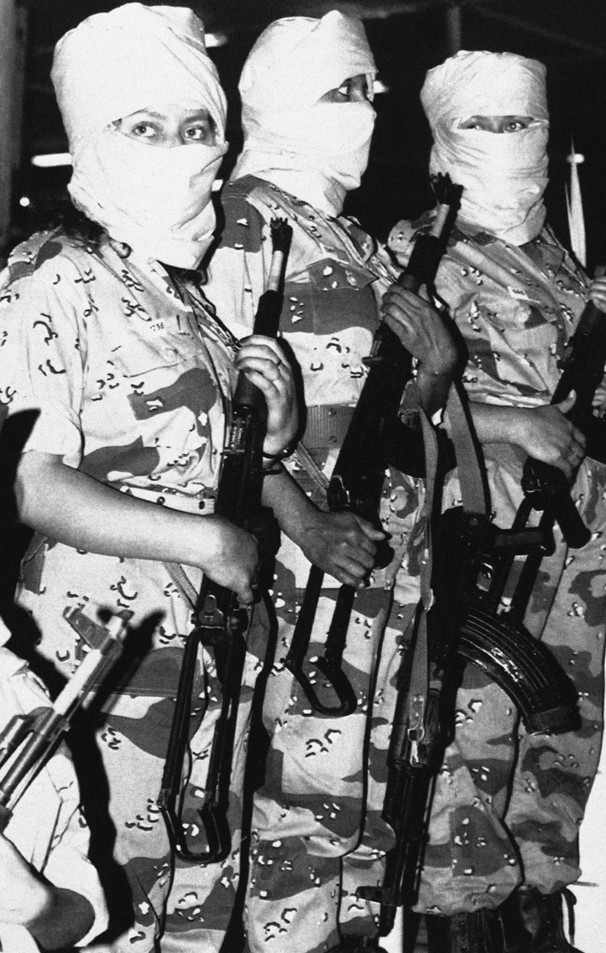 TENDAI TODAY: Gaddafi's Women Bodyguards: Photos Of The Amazonian Guard