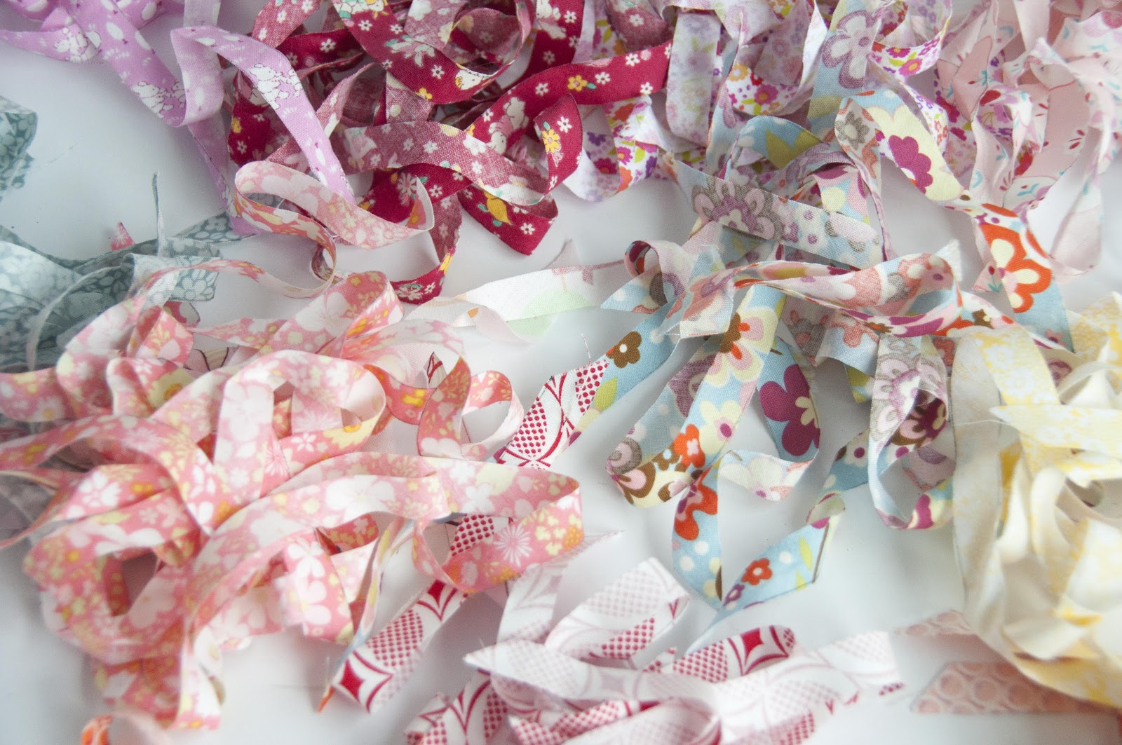 Aesthetic Nest: Sewing: Ruffled Rag Applique (Tutorial)