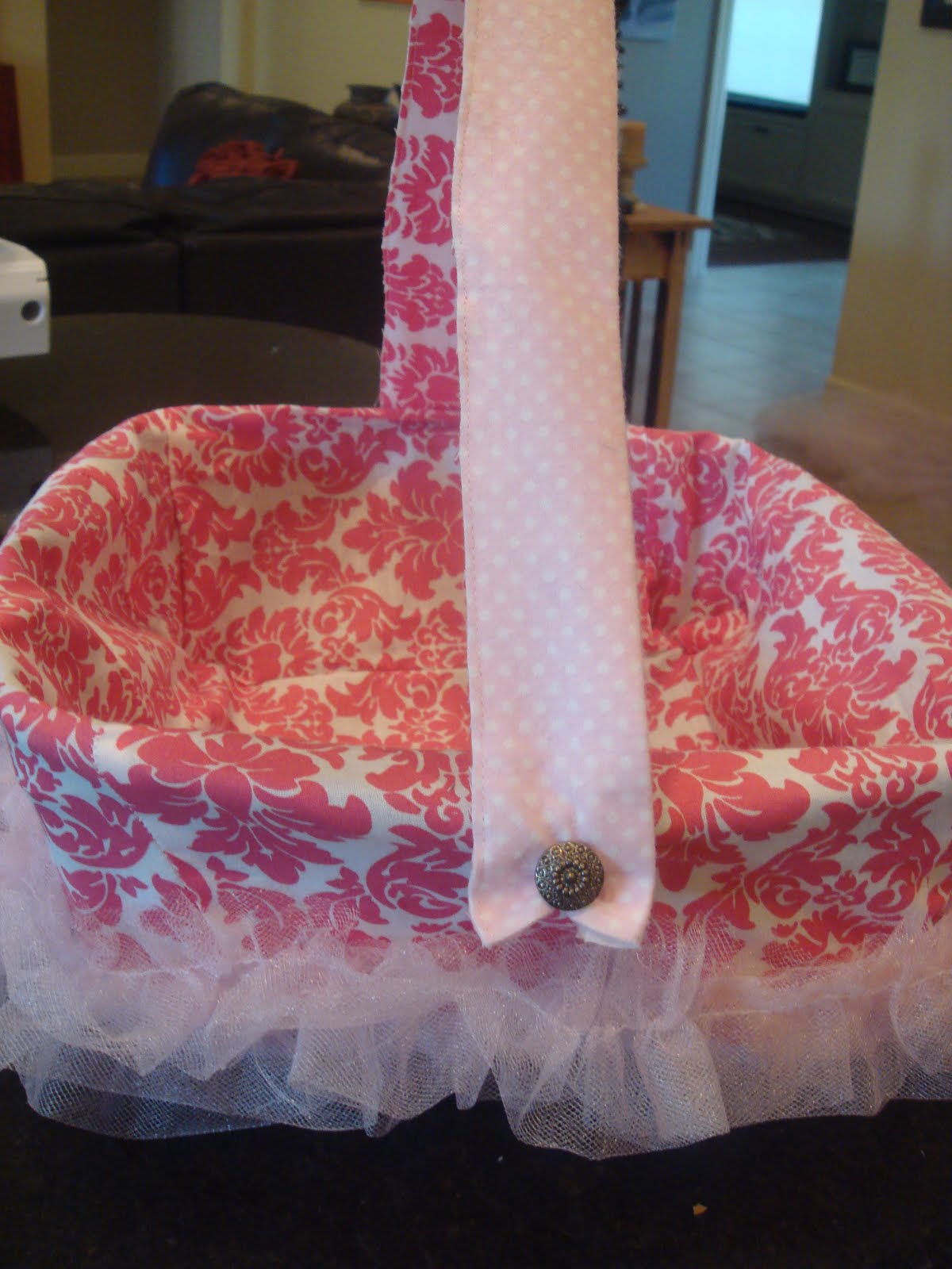 Prudently Painted Vintage: A frilly Easter basket