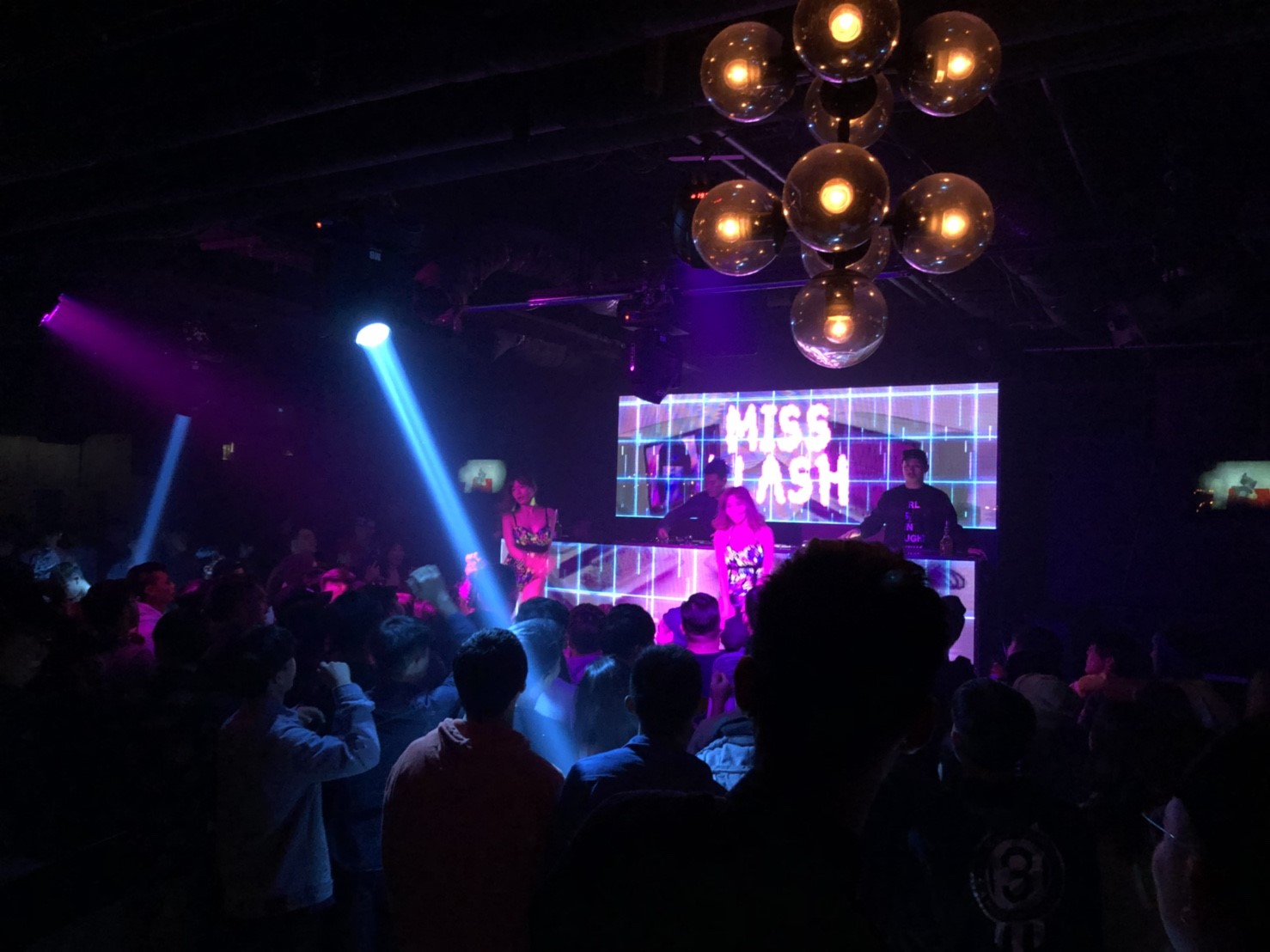 2020台北夜店全店專訂包廂/卡座 Ruff Babe18 Wave KLASH IKON 優惠諮詢: 台北時尚夜店TAIPEI ...